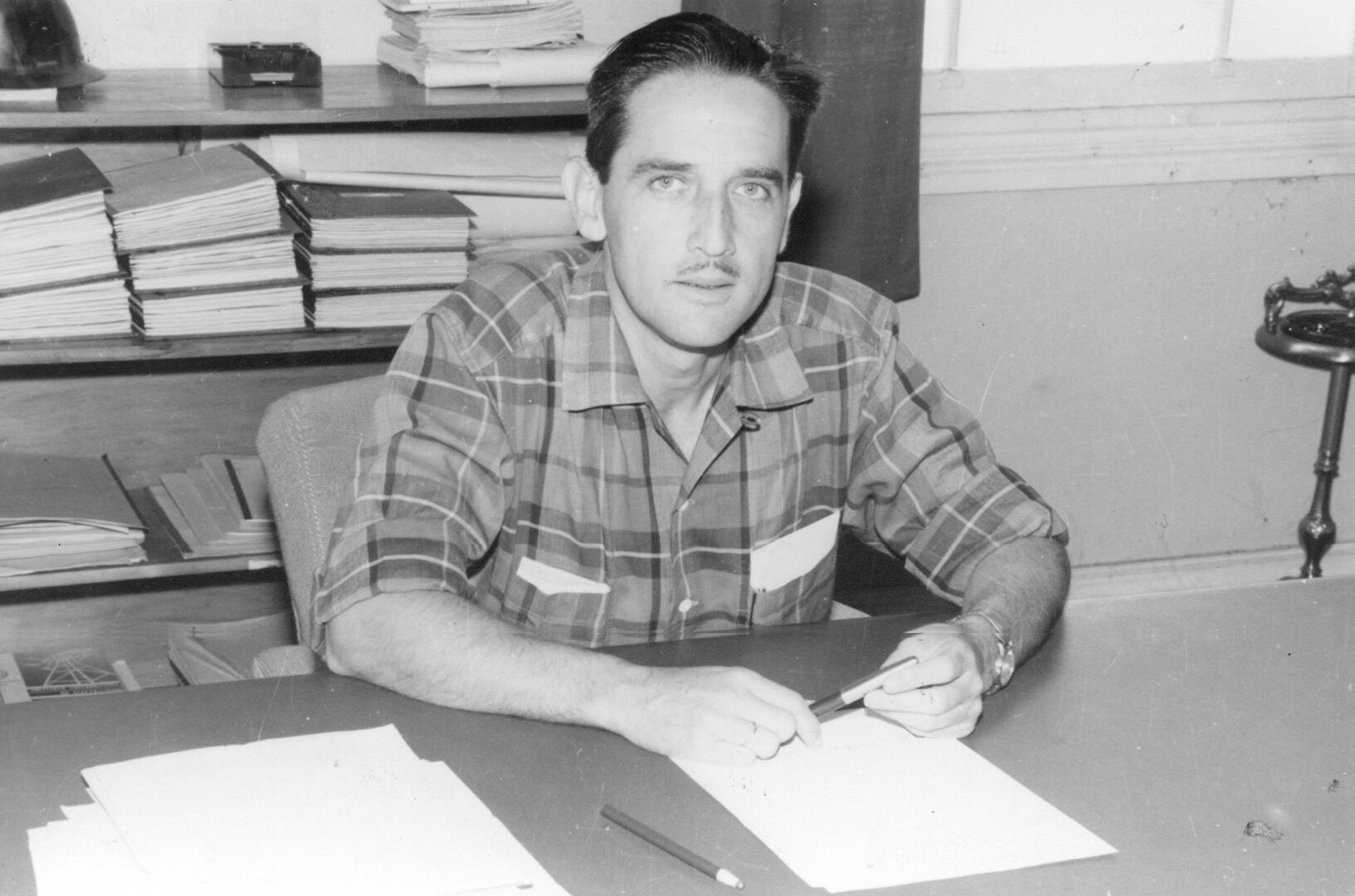 01. Jorge Manuel Dengo Obreg¢n - DÇcada de 1950 - Velero Informativo